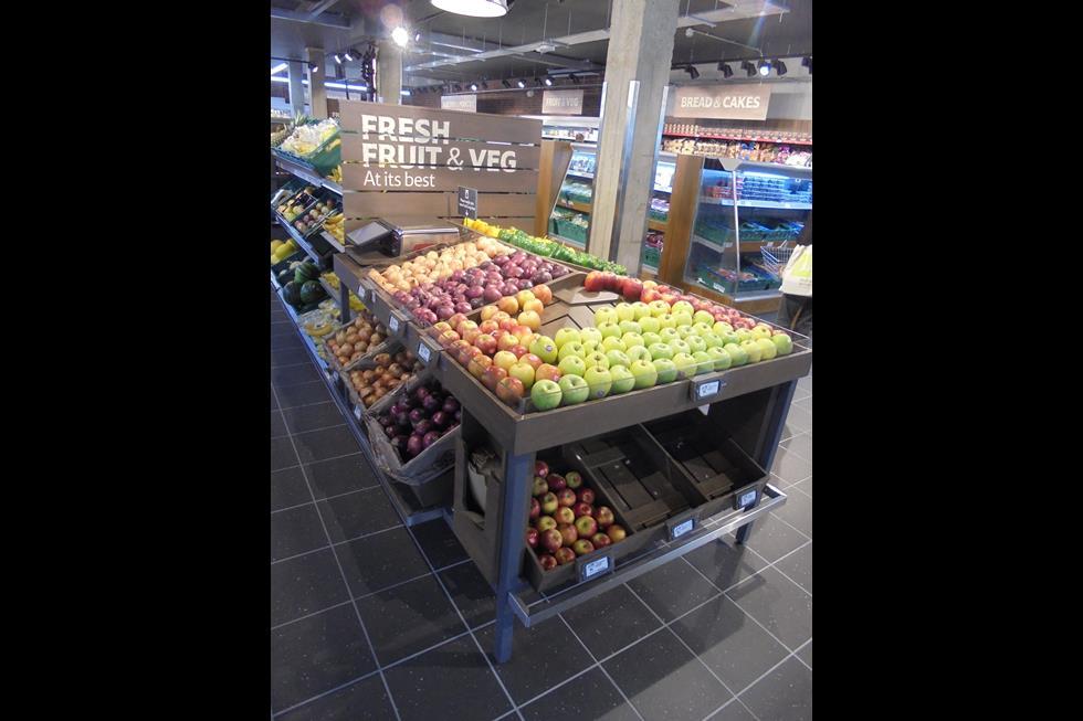 Store gallery: Tesco takes a fresh look at convenience on London's ...